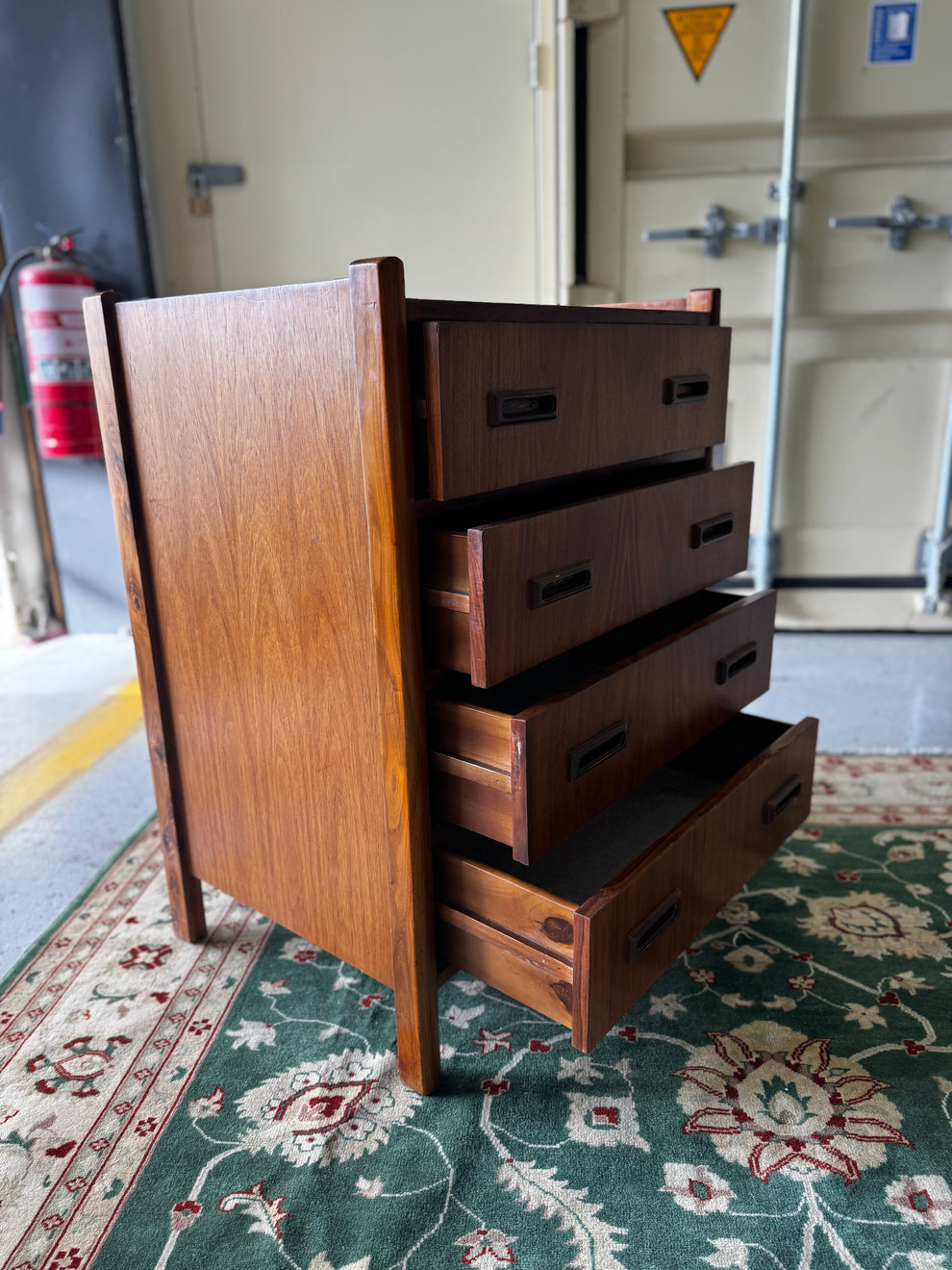 Mid century chest of drawers – Two girls and a container